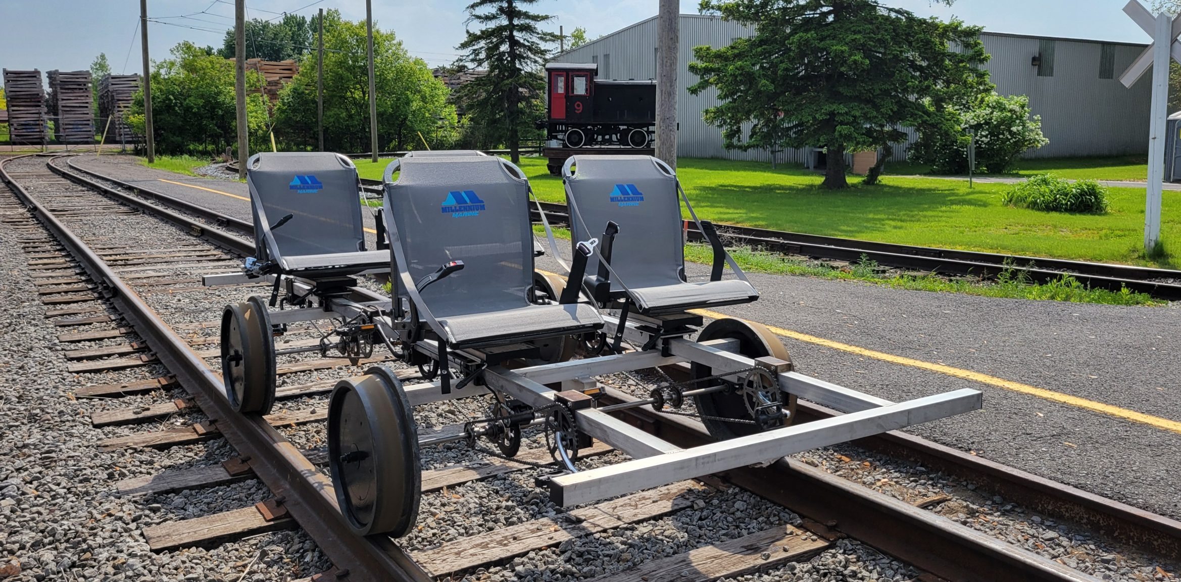 Board the passenger train — Exporail